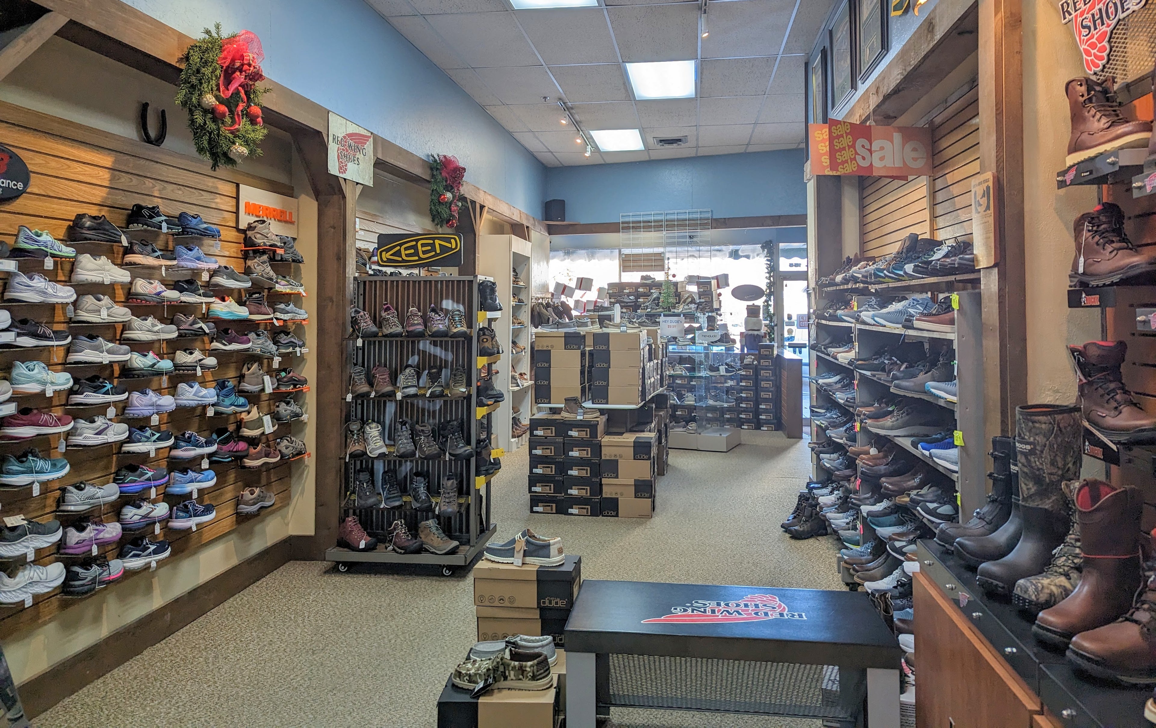 Proper Support & Fit to Reduce Heel Pain – Dale's Bootery